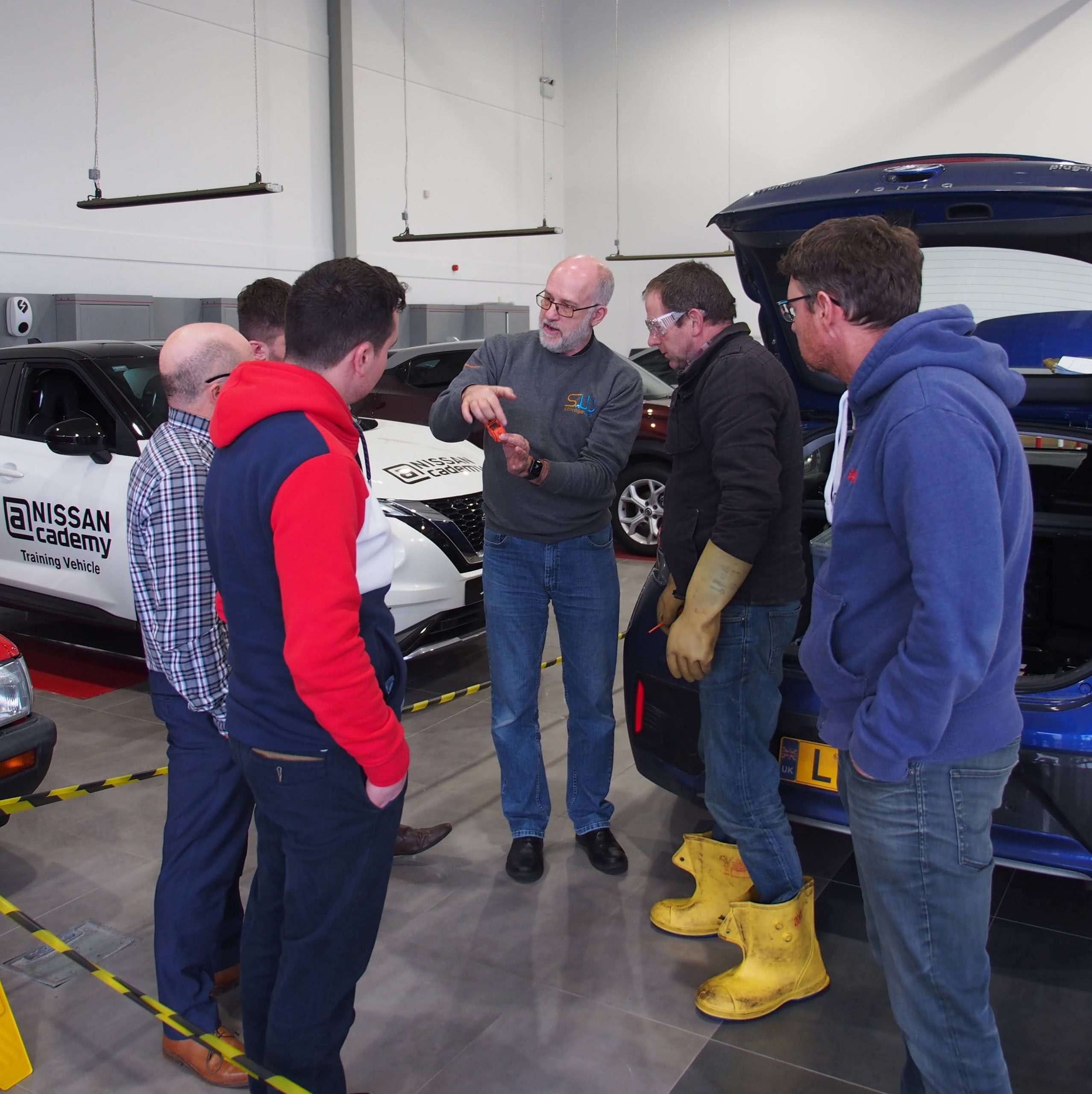 ELVES ups EV dismantling training offering - Autotrade.ie